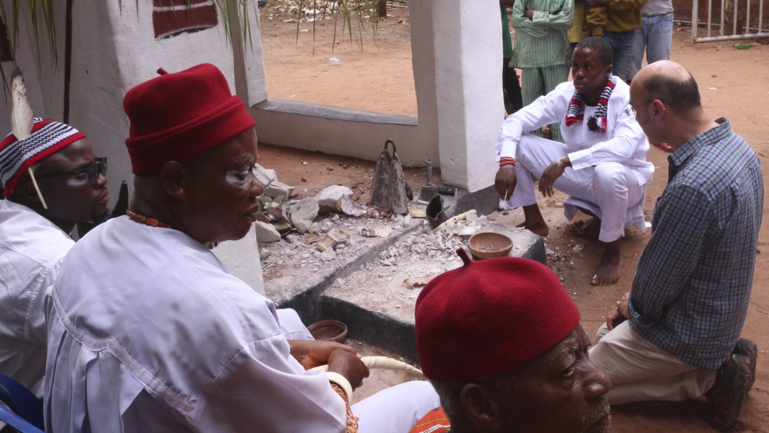 Nzu, orhue, sacred chalk - [Re:]Entanglements